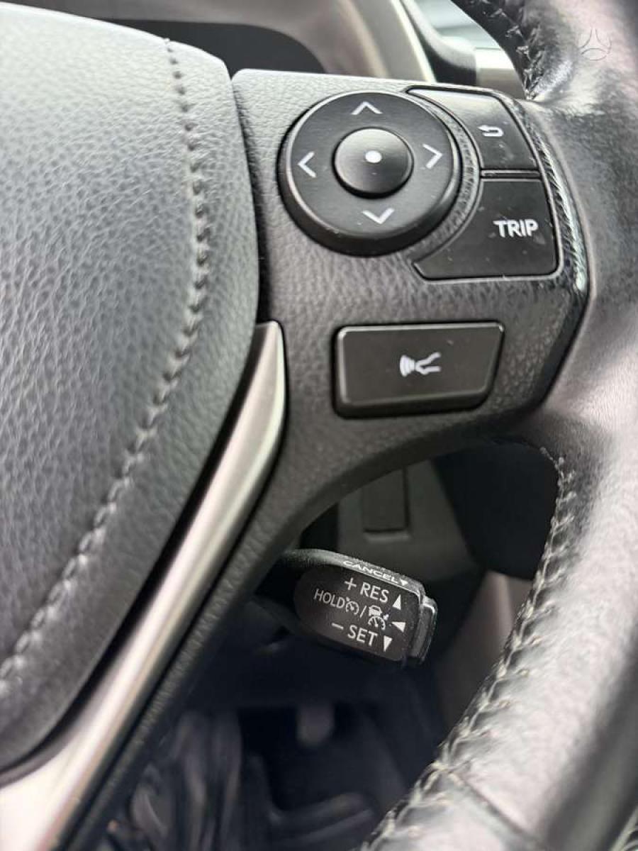 Grey Toyota RAV4 2018 in Vilnius, with an engine capacity of 2.49 L and mileage of 287 thousand km for 14500 €, photo 22 on AUTOMOTO.COM.LV