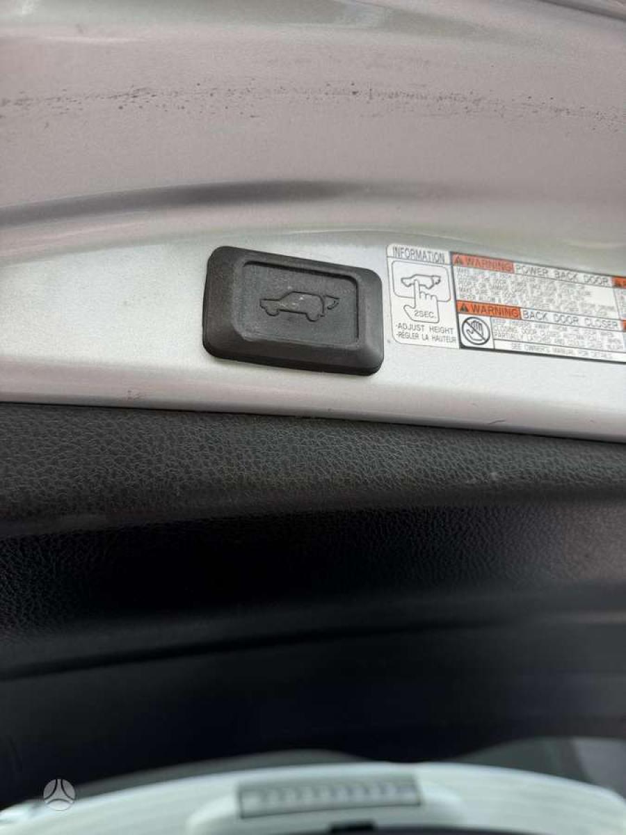 Grey Toyota RAV4 2018 in Vilnius, with an engine capacity of 2.49 L and mileage of 287 thousand km for 14500 €, photo 23 on AUTOMOTO.COM.LV