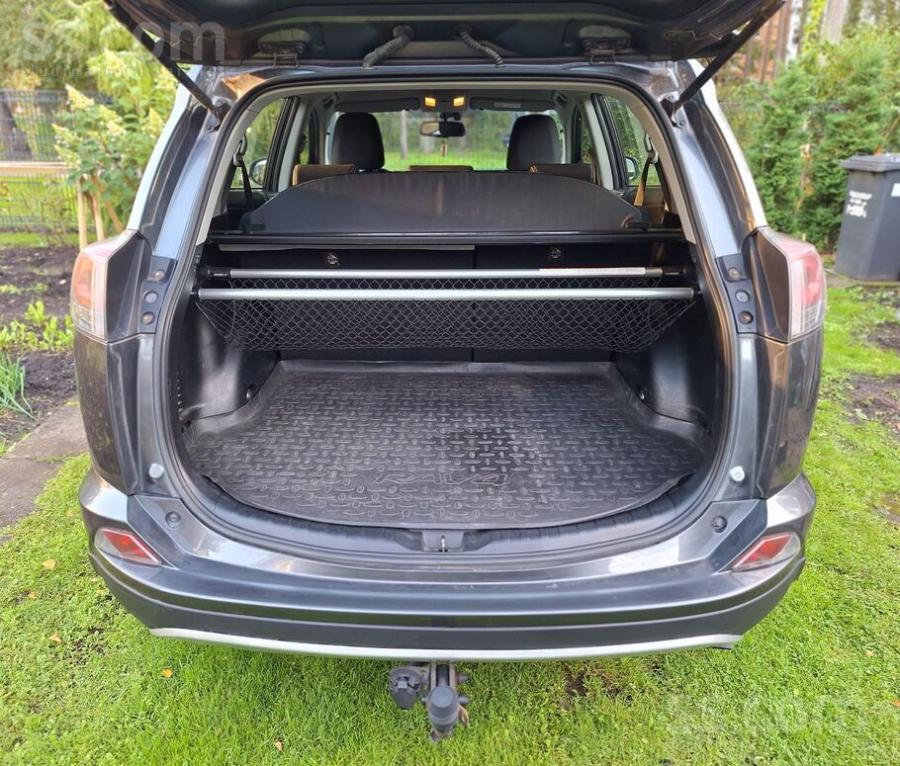 Pelēks Toyota RAV4 2018 Jūrmala, ar dzinēja tilpumu 2.00 L un nobraukumu 229 tūkst. km par 11000 €, foto 7 vietnē AUTOMOTO.COM.LV