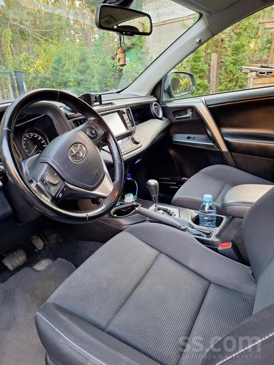 Pelēks Toyota RAV4 2018 Jūrmala, ar dzinēja tilpumu 2.00 L un nobraukumu 229 tūkst. km par 11000 €, foto 8 vietnē AUTOMOTO.COM.LV