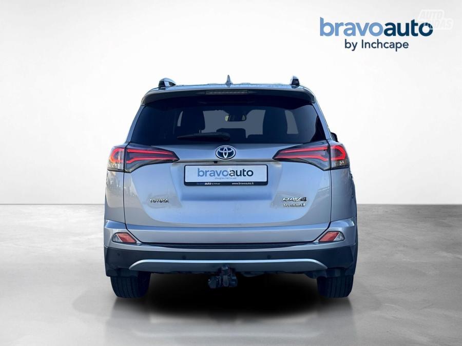 Grey Toyota RAV4 2018 in Klaipeda, with an engine capacity of 2.50 L and mileage of 171 thousand km for 19500 €, photo 5 on AUTOMOTO.COM.LV