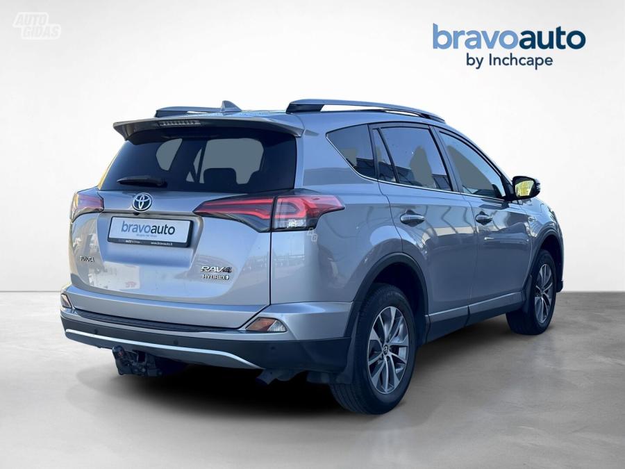 Grey Toyota RAV4 2018 in Klaipeda, with an engine capacity of 2.50 L and mileage of 171 thousand km for 19500 €, photo 6 on AUTOMOTO.COM.LV
