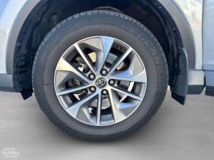 Grey Toyota RAV4 2018 in Klaipeda, with an engine capacity of 2.50 L and mileage of 171 thousand km for 19500 €, photo 10 on AUTOMOTO.COM.LV