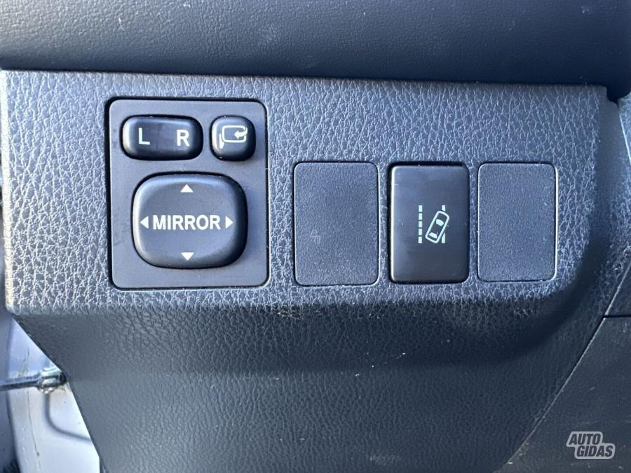 Grey Toyota RAV4 2018 in Klaipeda, with an engine capacity of 2.50 L and mileage of 171 thousand km for 19500 €, photo 15 on AUTOMOTO.COM.LV