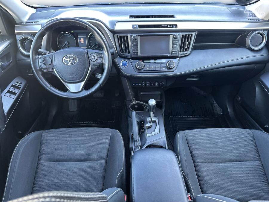 Grey Toyota RAV4 2018 in Klaipeda, with an engine capacity of 2.50 L and mileage of 171 thousand km for 19500 €, photo 21 on AUTOMOTO.COM.LV