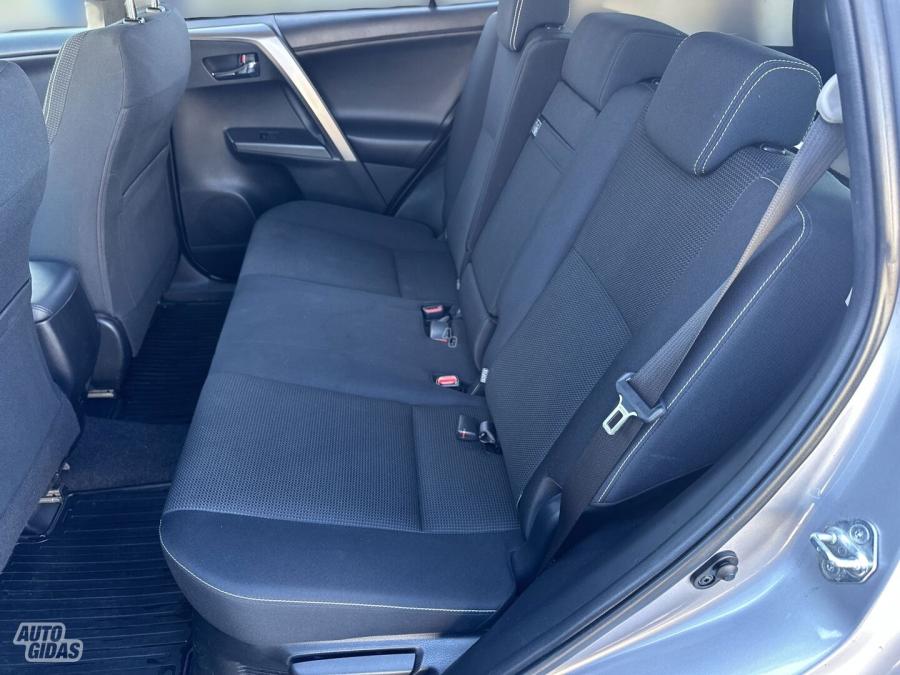 Grey Toyota RAV4 2018 in Klaipeda, with an engine capacity of 2.50 L and mileage of 171 thousand km for 19500 €, photo 27 on AUTOMOTO.COM.LV