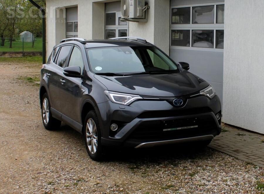 Grey Toyota RAV4 2019 in Tukums, with an engine capacity of 2.50 L and mileage of 128 thousand km for 3999 €, photo 1 on AUTOMOTO.COM.LV