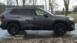 Pelēks Toyota RAV4 2019 Panevēža, ar dzinēja tilpumu 2.49 L un nobraukumu 165 tūkst. km par 23300 €, foto 3 vietnē AUTOMOTO.COM.LV