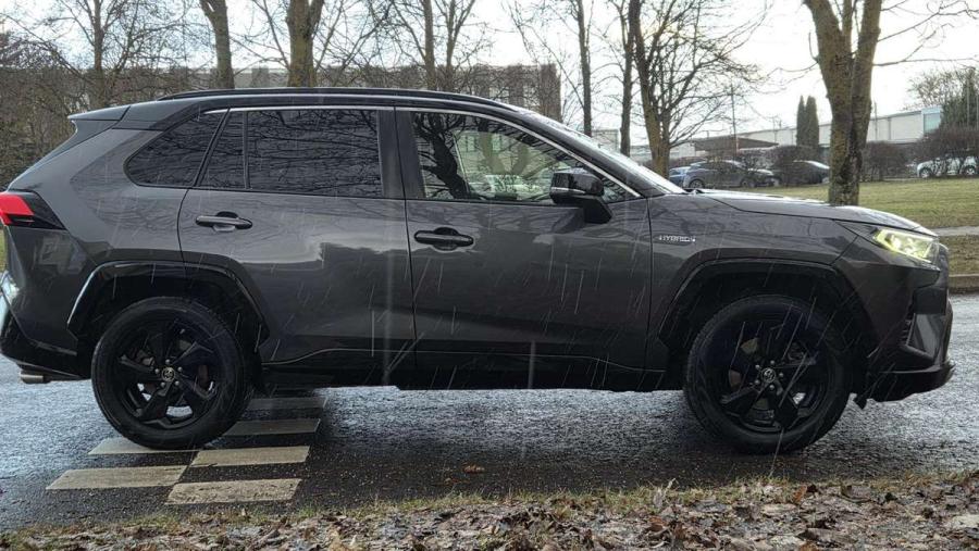 Pelēks Toyota RAV4 2019 Panevēža, ar dzinēja tilpumu 2.49 L un nobraukumu 165 tūkst. km par 23300 €, foto 3 vietnē AUTOMOTO.COM.LV