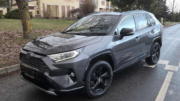 Grey Toyota RAV4 2019 in Panevezys, with an engine capacity of 2.49 L and mileage of 165 thousand km for 23300 €, photo 4 on AUTOMOTO.COM.LV
