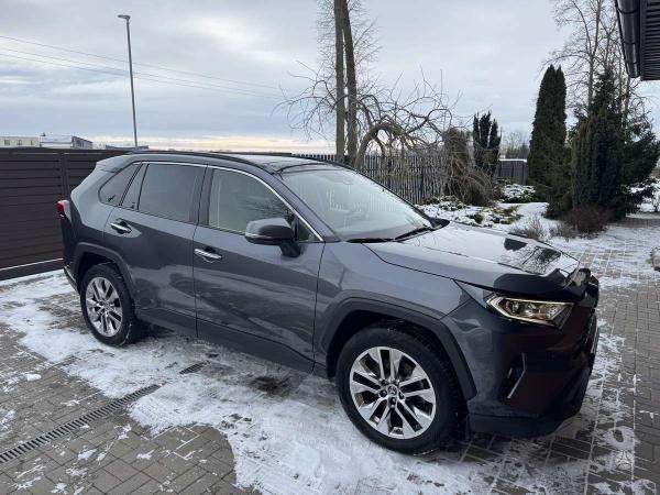 Grey Toyota RAV4 2019 in Marijampole, with an engine capacity of 1.99 L and mileage of 54 thousand km for 22990 €, photo 1 on AUTOMOTO.COM.LV