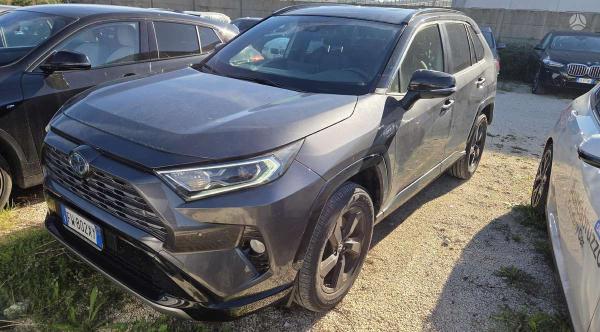 Grey Toyota RAV4 2019 in Panevezys, with an engine capacity of 2.49 L and mileage of 165 thousand km for 23300 €, photo 2 on AUTOMOTO.COM.LV
