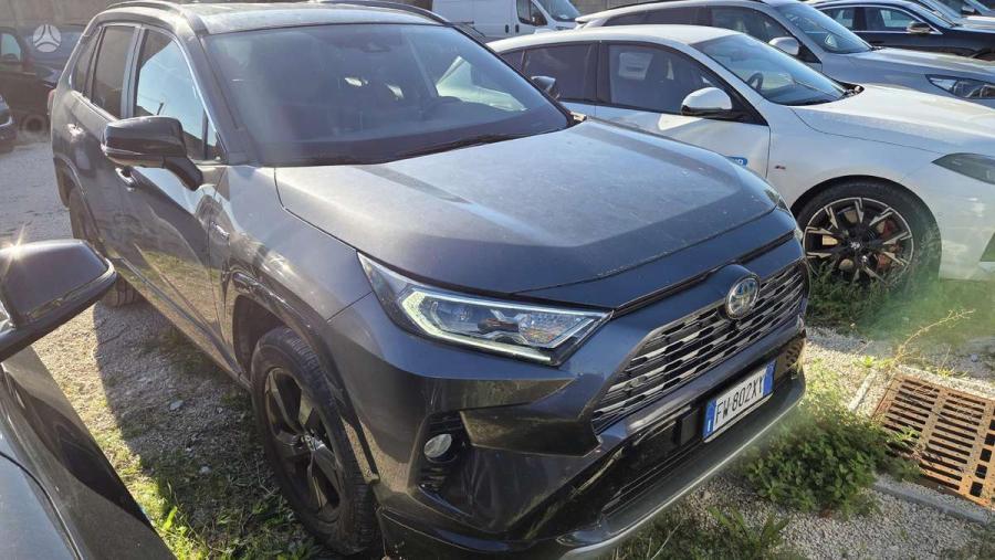 Pelēks Toyota RAV4 2019 Panevēža, ar dzinēja tilpumu 2.49 L un nobraukumu 165 tūkst. km par 23300 €, foto 5 vietnē AUTOMOTO.COM.LV