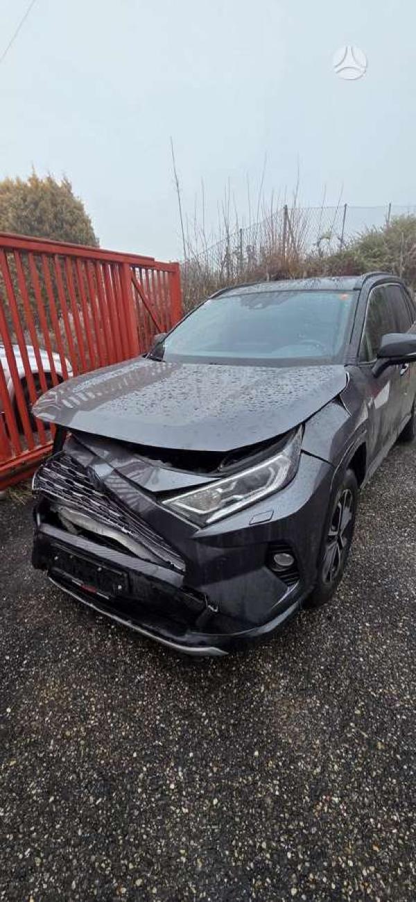 Grey Toyota RAV4 2019 in Kaunas, with an engine capacity of 2.49 L and mileage of 115 thousand km for 15600 €, photo 2 on AUTOMOTO.COM.LV