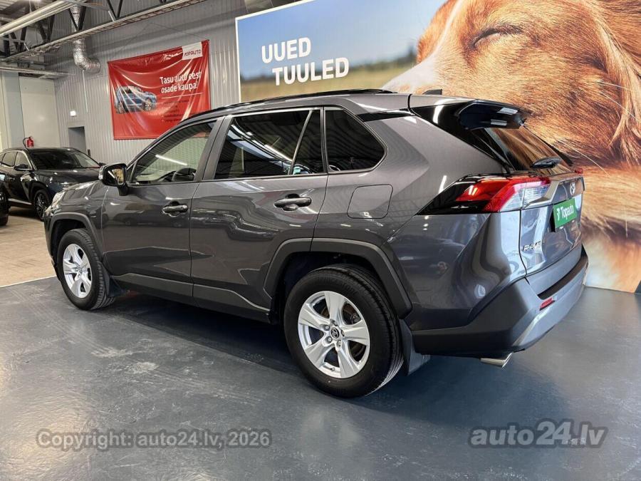 Grey Toyota RAV4 2019 in Tallinn, with an engine capacity of 2.00 L and mileage of 98 thousand km for 20900 €, photo 3 on AUTOMOTO.COM.LV