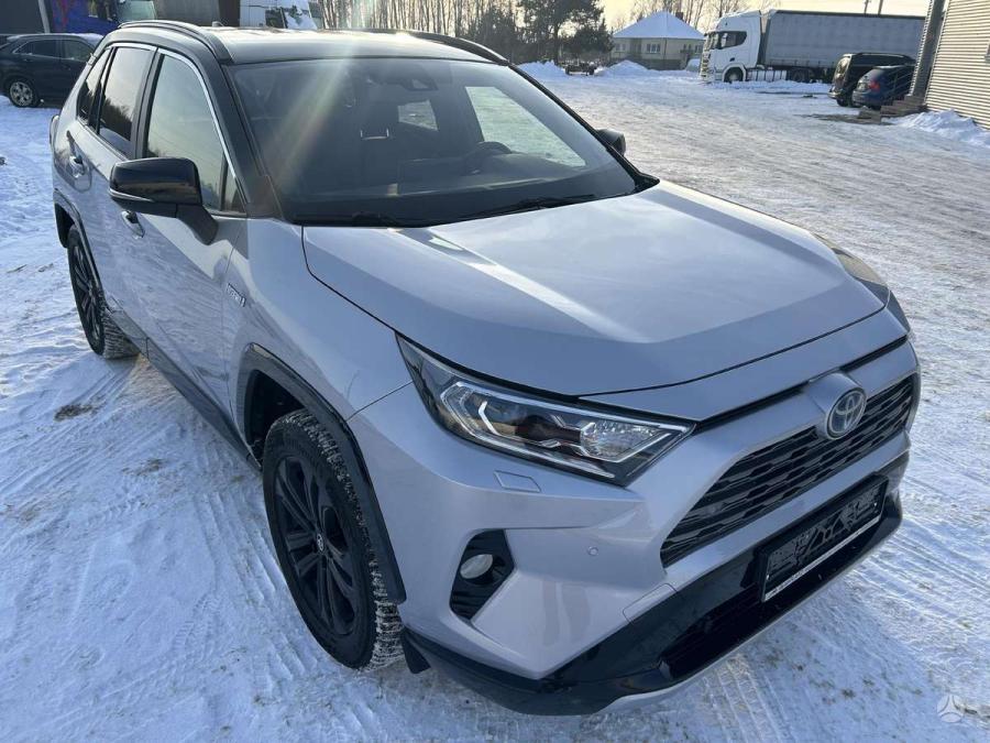 Grey Toyota RAV4 2019 in Radviliskis, with an engine capacity of 2.49 L and mileage of 165 thousand km for 24900 €, photo 24 on AUTOMOTO.COM.LV