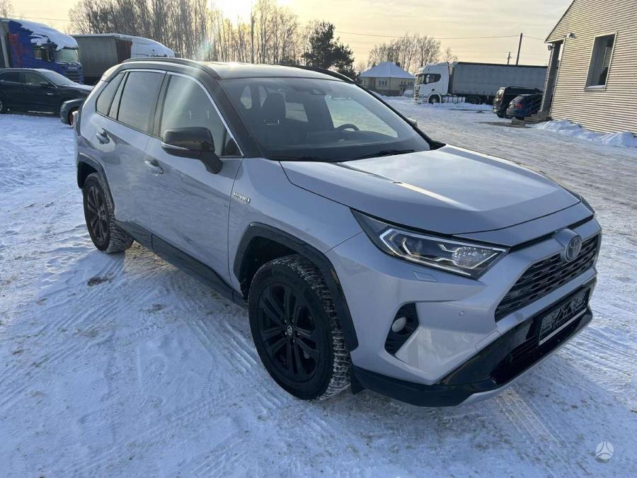 Grey Toyota RAV4 2019 in Radviliskis, with an engine capacity of 2.49 L and mileage of 165 thousand km for 24900 €, photo 25 on AUTOMOTO.COM.LV