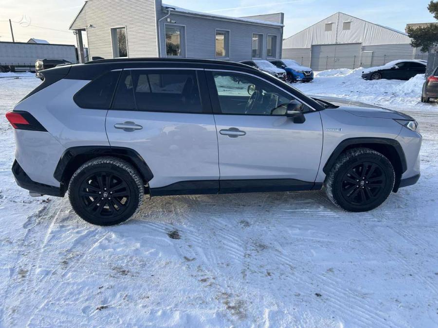 Grey Toyota RAV4 2019 in Radviliskis, with an engine capacity of 2.49 L and mileage of 165 thousand km for 24900 €, photo 27 on AUTOMOTO.COM.LV