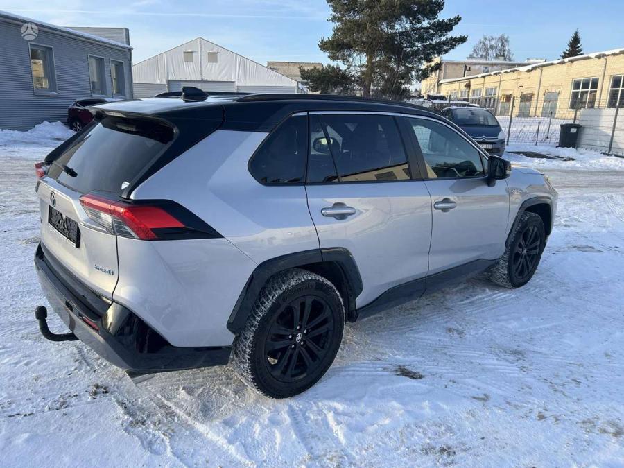 Grey Toyota RAV4 2019 in Radviliskis, with an engine capacity of 2.49 L and mileage of 165 thousand km for 24900 €, photo 28 on AUTOMOTO.COM.LV