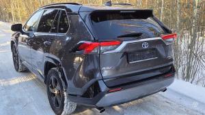 Pelēks Toyota RAV4 2019 Panevēža, ar dzinēja tilpumu 2.49 L un nobraukumu 165 tūkst. km par 23500 €, foto 2 vietnē AUTOMOTO.COM.LV
