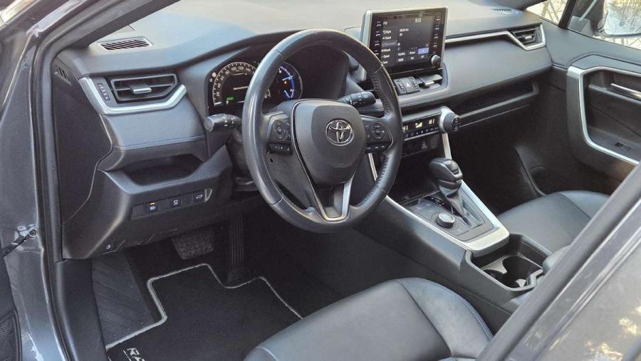 Pelēks Toyota RAV4 2019 Panevēža, ar dzinēja tilpumu 2.49 L un nobraukumu 165 tūkst. km par 23500 €, foto 23 vietnē AUTOMOTO.COM.LV