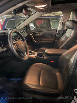 Grey Toyota RAV4 2019 in Tallinn, with an engine capacity of 2.50 L and mileage of 95 thousand km for 30900 €, photo 16 on AUTOMOTO.COM.LV