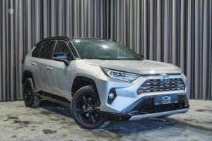Grey Toyota RAV4 2019 in Marijampole, with an engine capacity of 2.49 L and mileage of 214 thousand km for 23450 €, photo  on AUTOMOTO.COM.LV