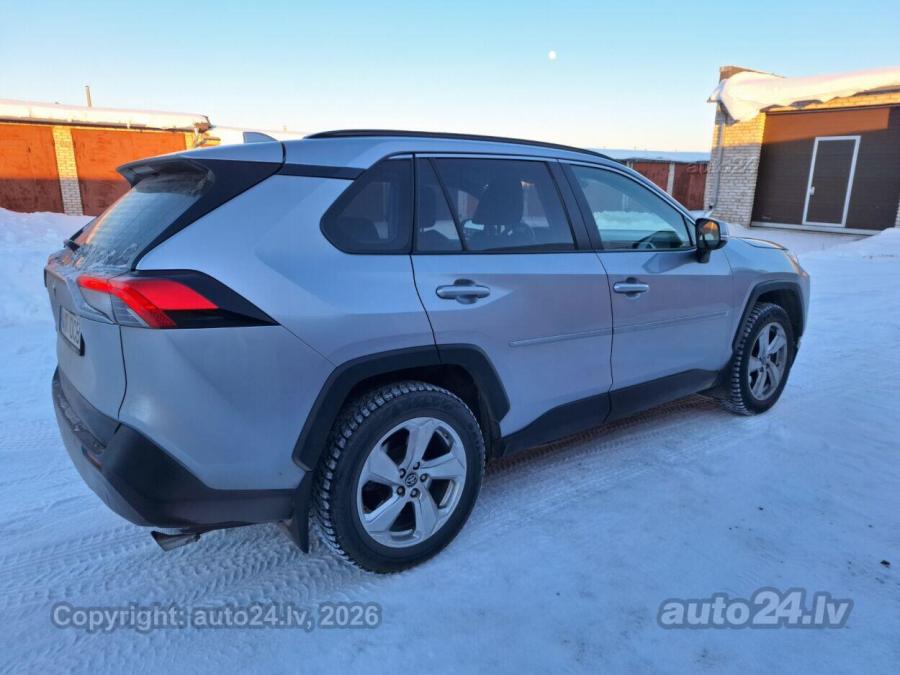 Pelēks Toyota RAV4 2019 Narva, ar dzinēja tilpumu 2.00 L un nobraukumu 65 tūkst. km par 22000 €, foto 4 vietnē AUTOMOTO.COM.LV