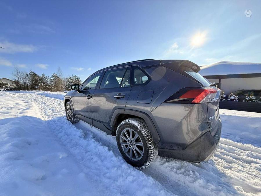 Pelēks Toyota RAV4 2019 Viļņa, ar dzinēja tilpumu 1.99 L un nobraukumu 47 tūkst. km par 21000 €, foto 8 vietnē AUTOMOTO.COM.LV