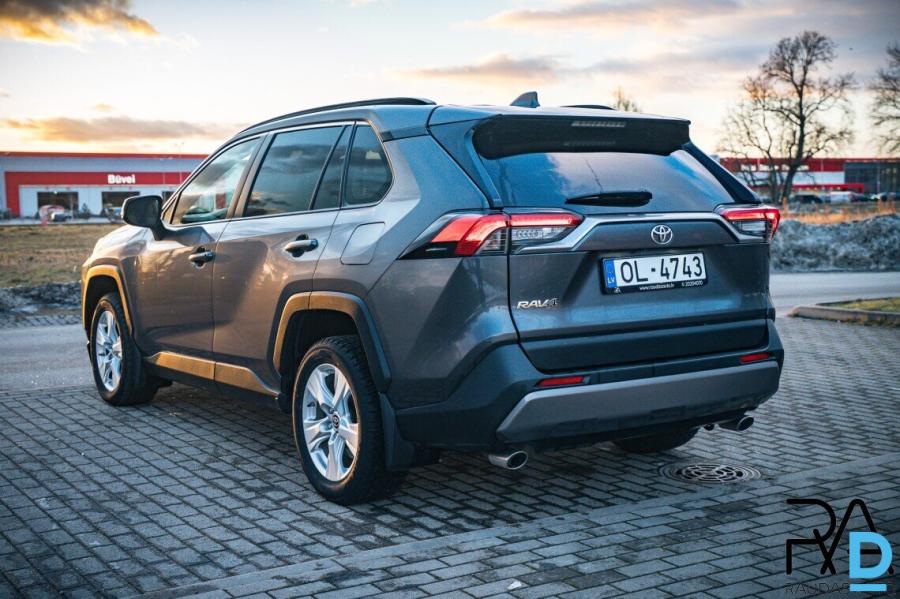 Pelēks Toyota RAV4 2019 Rīga, ar dzinēja tilpumu 2.00 L un nobraukumu 67 tūkst. km par 23990 €, foto 3 vietnē AUTOMOTO.COM.LV