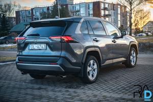 Pelēks Toyota RAV4 2019 Rīga, ar dzinēja tilpumu 2.00 L un nobraukumu 67 tūkst. km par 23990 €, foto 4 vietnē AUTOMOTO.COM.LV