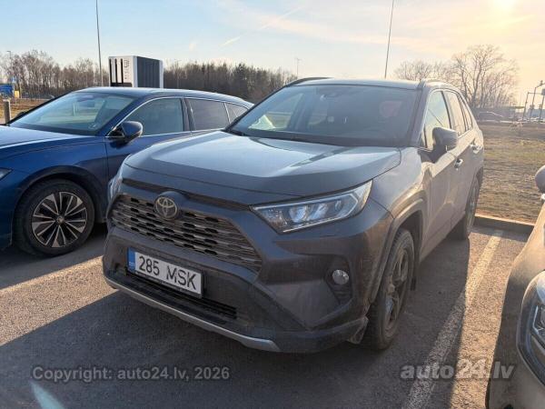 Grey Toyota RAV4 2019 in Tallinn, with an engine capacity of 2.00 L and mileage of 126 thousand km for 24750 €, photo 1 on AUTOMOTO.COM.LV