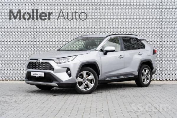 Grey Toyota RAV4 2019 in Riga, with an engine capacity of 2.00 L and mileage of 75 thousand km for 25400 €, photo 1 on AUTOMOTO.COM.LV