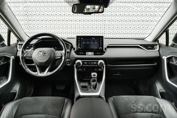 Grey Toyota RAV4 2019 in Riga, with an engine capacity of 2.00 L and mileage of 75 thousand km for 25400 €, photo 6 on AUTOMOTO.COM.LV