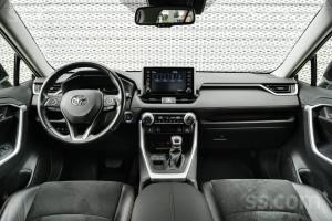 Pelēks Toyota RAV4 2019 Rīga, ar dzinēja tilpumu 2.00 L un nobraukumu 75 tūkst. km par 25400 €, foto 7 vietnē AUTOMOTO.COM.LV