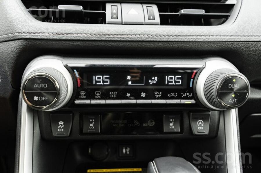 Pelēks Toyota RAV4 2019 Rīga, ar dzinēja tilpumu 2.00 L un nobraukumu 75 tūkst. km par 25400 €, foto 17 vietnē AUTOMOTO.COM.LV