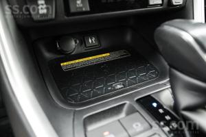 Pelēks Toyota RAV4 2019 Rīga, ar dzinēja tilpumu 2.00 L un nobraukumu 75 tūkst. km par 25400 €, foto 18 vietnē AUTOMOTO.COM.LV