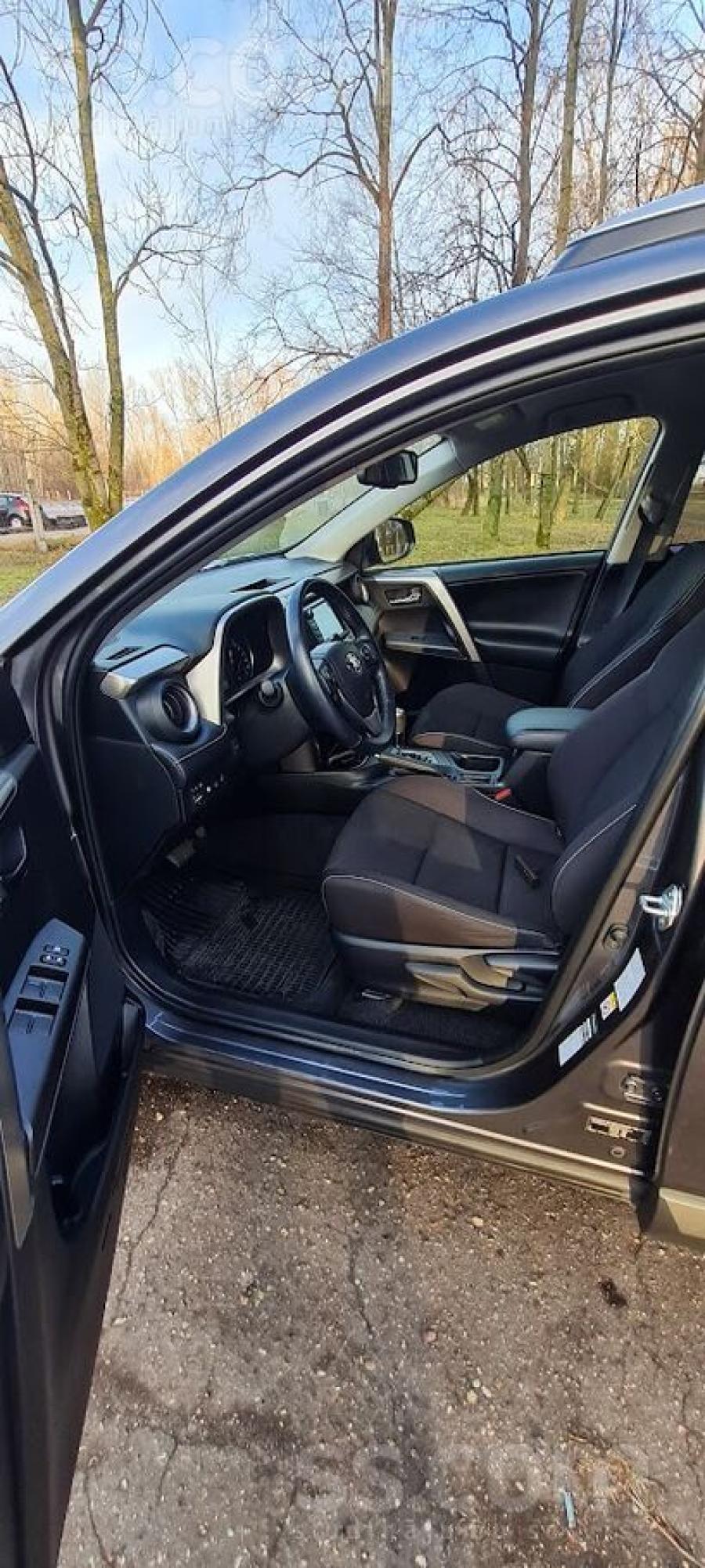 Pelēks Toyota RAV4 2019 Rīga, ar dzinēja tilpumu 2.50 L un nobraukumu 185 tūkst. km par 16000 €, foto 7 vietnē AUTOMOTO.COM.LV