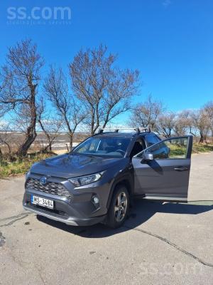 Grey Toyota RAV4 2019 in Riga, with an engine capacity of 2.50 L and mileage of 164 thousand km for 25000 €, photo  on AUTOMOTO.COM.LV