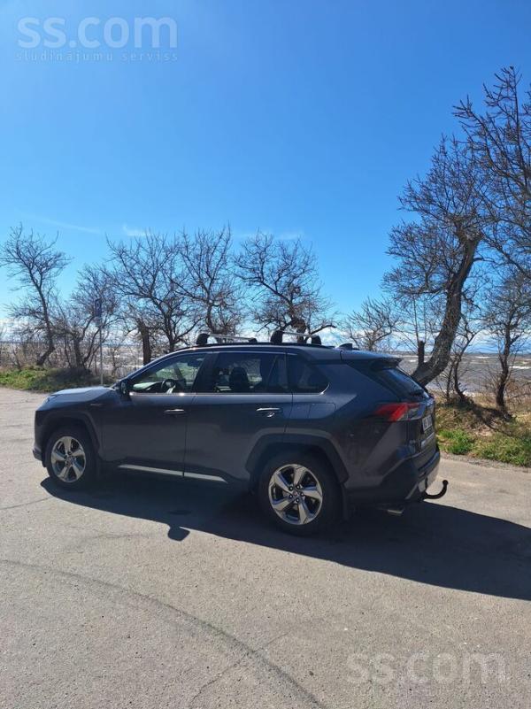Grey Toyota RAV4 2019 in Riga, with an engine capacity of 2.50 L and mileage of 164 thousand km for 25000 €, photo 8 on AUTOMOTO.COM.LV
