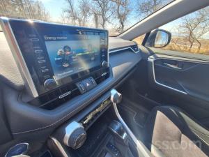 Grey Toyota RAV4 2019 in Riga, with an engine capacity of 2.50 L and mileage of 164 thousand km for 25000 €, photo 12 on AUTOMOTO.COM.LV