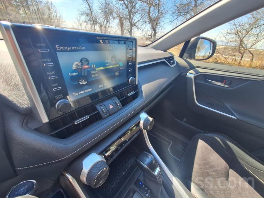 Grey Toyota RAV4 2019 in Riga, with an engine capacity of 2.50 L and mileage of 164 thousand km for 25000 €, photo 12 on AUTOMOTO.COM.LV