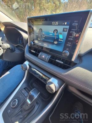 Grey Toyota RAV4 2019 in Riga, with an engine capacity of 2.50 L and mileage of 164 thousand km for 25000 €, photo 13 on AUTOMOTO.COM.LV