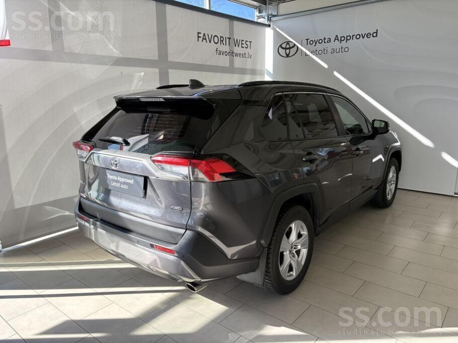 Pelēks Toyota RAV4 2019 Ventspils, ar dzinēja tilpumu 2.00 L un nobraukumu 127 tūkst. km par 21990 €, foto 5 vietnē AUTOMOTO.COM.LV