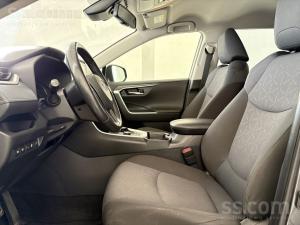 Pelēks Toyota RAV4 2019 Ventspils, ar dzinēja tilpumu 2.00 L un nobraukumu 127 tūkst. km par 21990 €, foto 6 vietnē AUTOMOTO.COM.LV