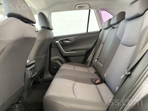 Pelēks Toyota RAV4 2019 Ventspils, ar dzinēja tilpumu 2.00 L un nobraukumu 127 tūkst. km par 21990 €, foto 7 vietnē AUTOMOTO.COM.LV