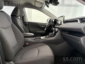 Pelēks Toyota RAV4 2019 Ventspils, ar dzinēja tilpumu 2.00 L un nobraukumu 127 tūkst. km par 21990 €, foto 8 vietnē AUTOMOTO.COM.LV