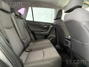 Pelēks Toyota RAV4 2019 Ventspils, ar dzinēja tilpumu 2.00 L un nobraukumu 127 tūkst. km par 21990 €, foto 9 vietnē AUTOMOTO.COM.LV