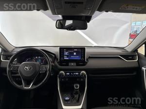 Pelēks Toyota RAV4 2019 Ventspils, ar dzinēja tilpumu 2.00 L un nobraukumu 127 tūkst. km par 21990 €, foto 10 vietnē AUTOMOTO.COM.LV
