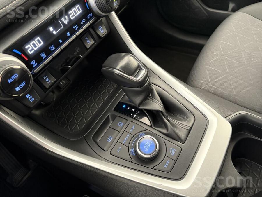 Pelēks Toyota RAV4 2019 Ventspils, ar dzinēja tilpumu 2.00 L un nobraukumu 127 tūkst. km par 21990 €, foto 17 vietnē AUTOMOTO.COM.LV